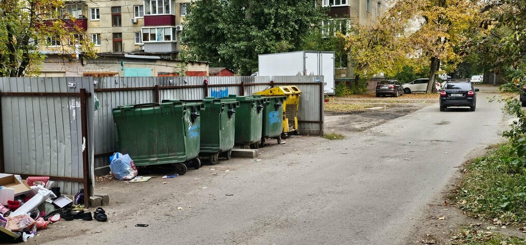 Ayrı çöp toplama noktası Пункт приема бумаги, пластика, Lipetsk, foto