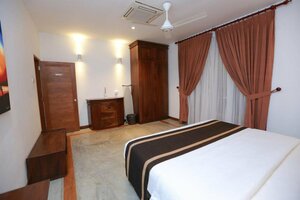 Refresh Hotel (Southern, Town of Hikkaduwa, Galle Road), otel  Hikkaduwa'dan
