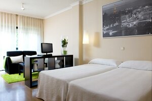 Th La Florida (Provincia de Madrid, Majadahonda, Calle Proción), otel  Madrid'den