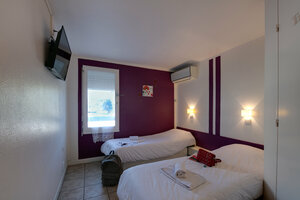 Hotel California (Occitanie, Hérault, Pérols, Rue du Rajol), otel