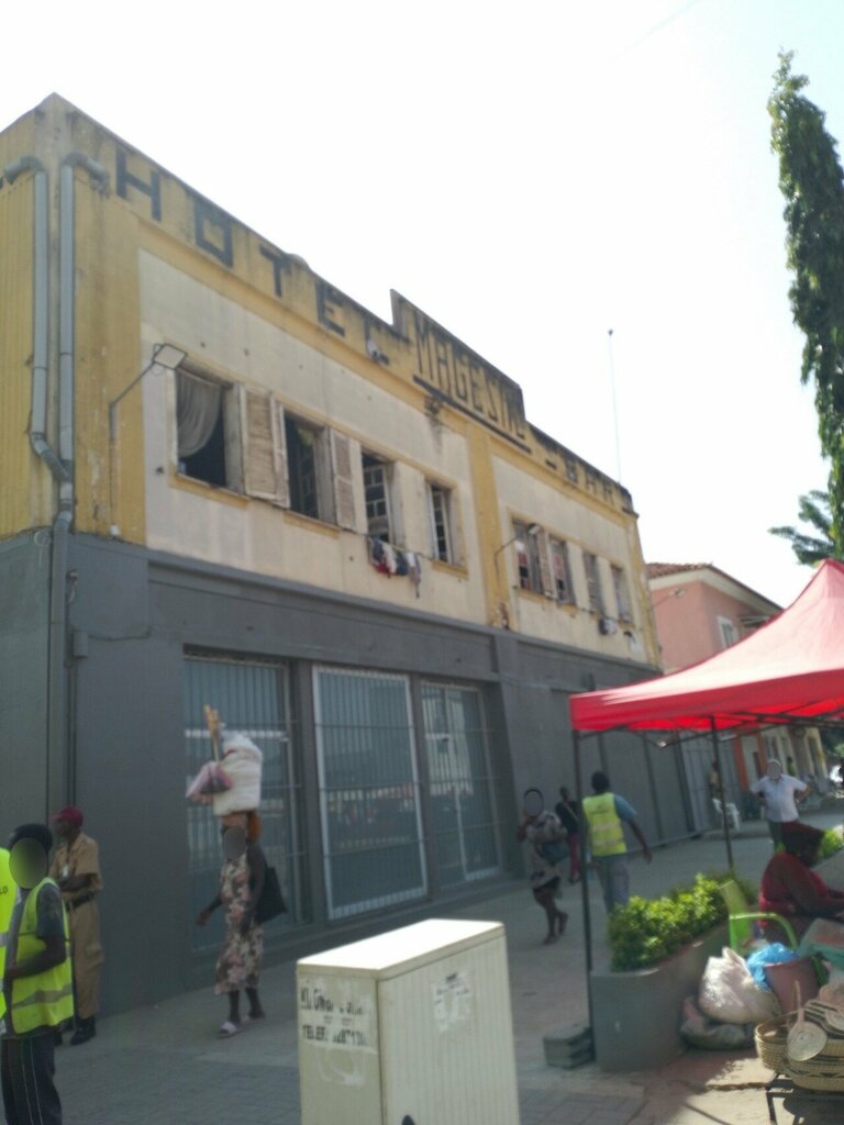 Restoran Hotel Magestic, Loanda, foto