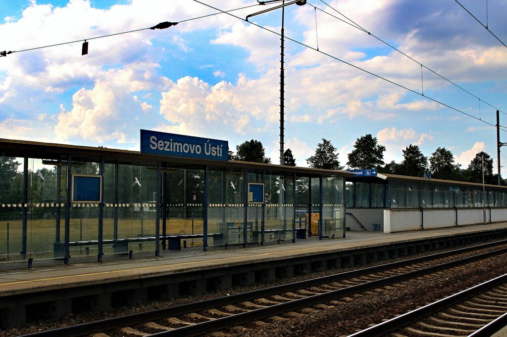 Tren istasyonu Sezimovo Ústí, Güney Bohemya Bölgesi, foto
