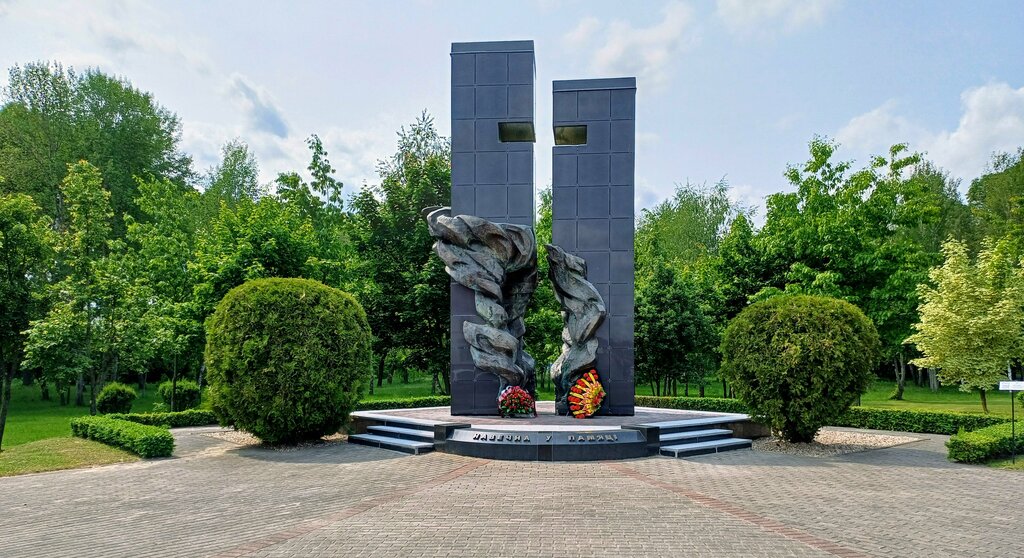 Anıt, heykel Сожжённым деревням, Pruzhany, foto