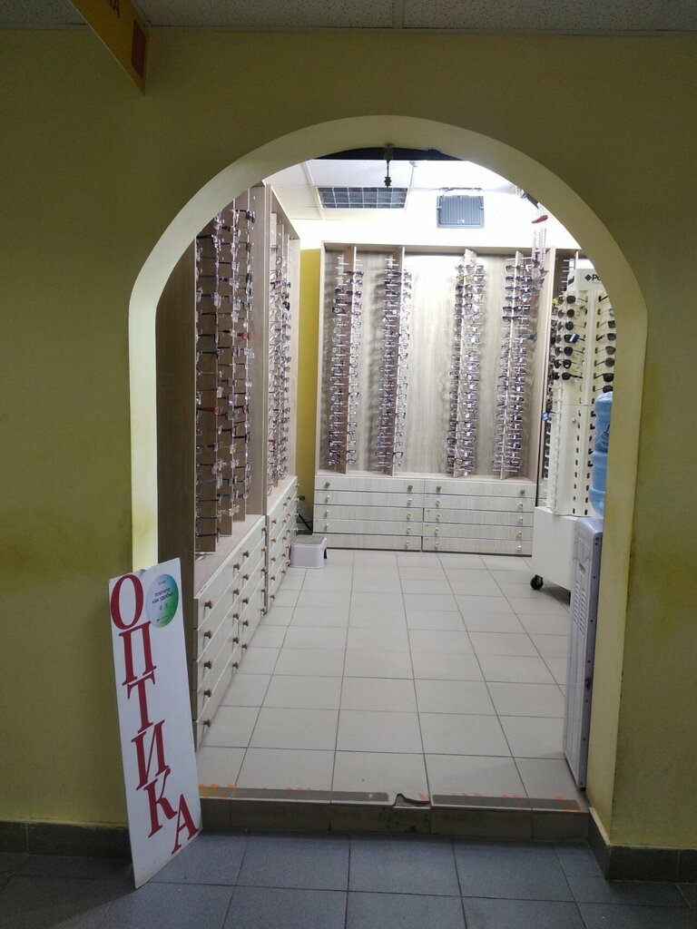 Optik Optika Maykla Vazovski, Bor, foto