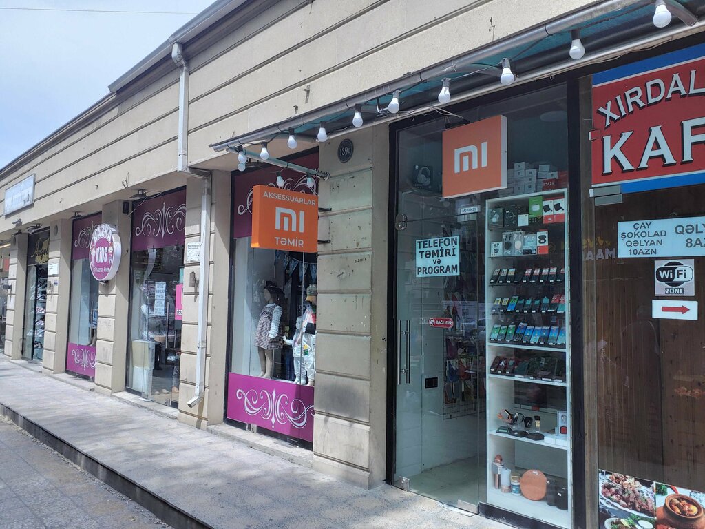 Cep telefonu ve aksesuarları satış mağazaları Telefon aksesuarlari, Bakü, foto