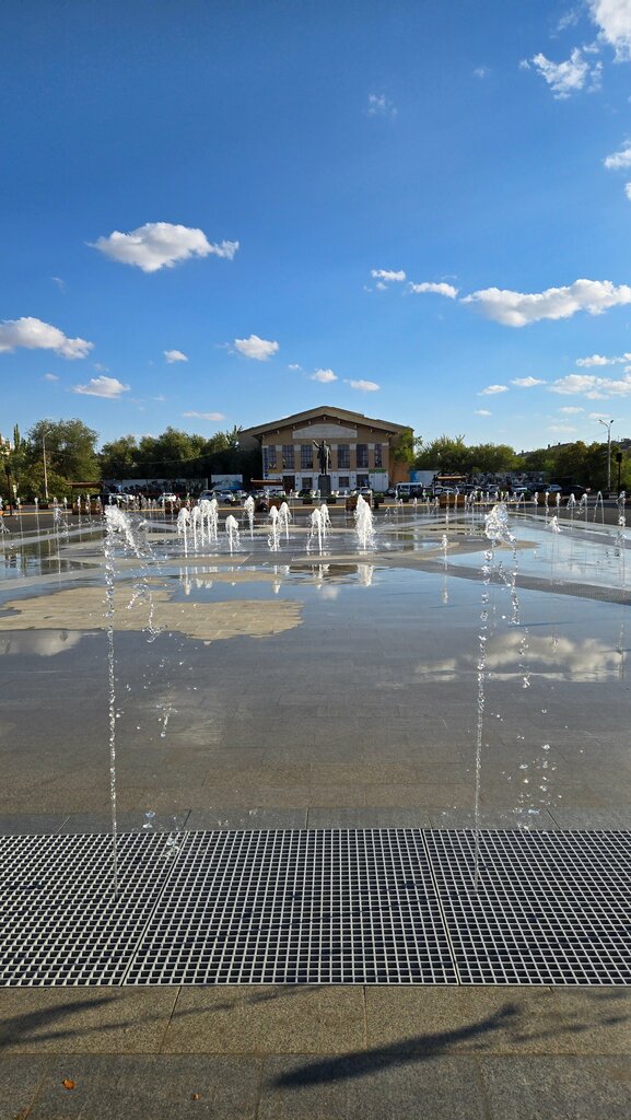Anıt, heykel V.I. Lenin, Baykonur, foto