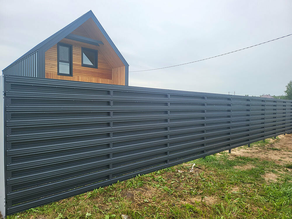 Çitler, parmaklıklar Baza-zaborov. Rf, Moskova ve Moskovskaya oblastı, foto