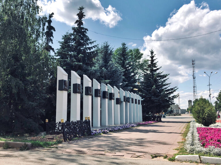 Anıt, heykel Стелы чаплыгинцев - Героев Советского Союза, Çaplygin, foto