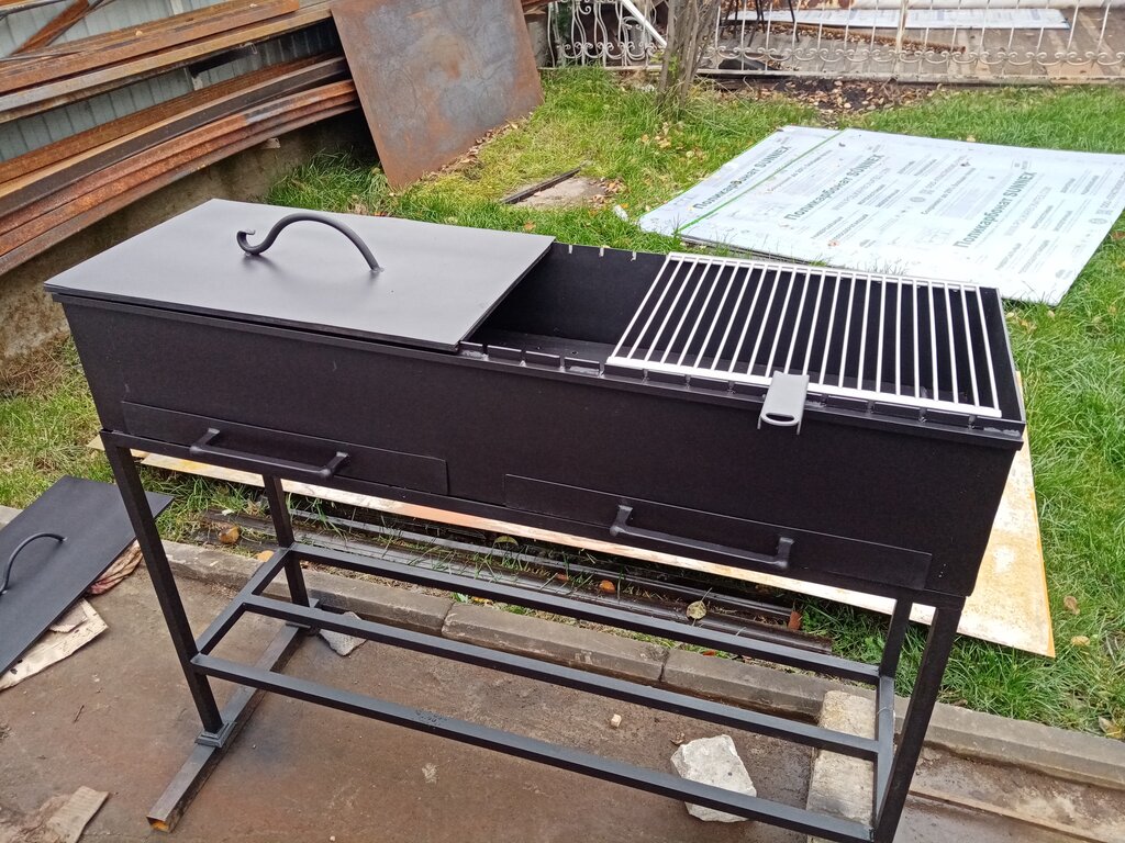 Merdiven ve korkuluklar Zharko mangal, Brianskaya oblastı, foto