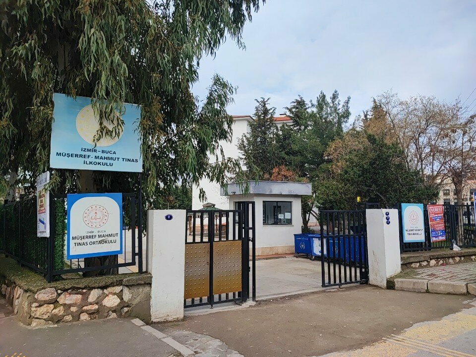 Ortaokul Buca Müşerref Mahmut Tınas Ortaokulu, İzmir, foto
