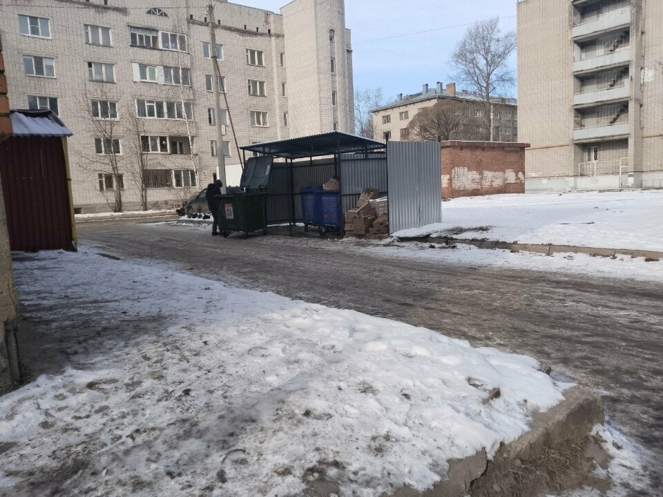 Ayrı çöp toplama noktası Раздельный сбор отходов, Vologda, foto