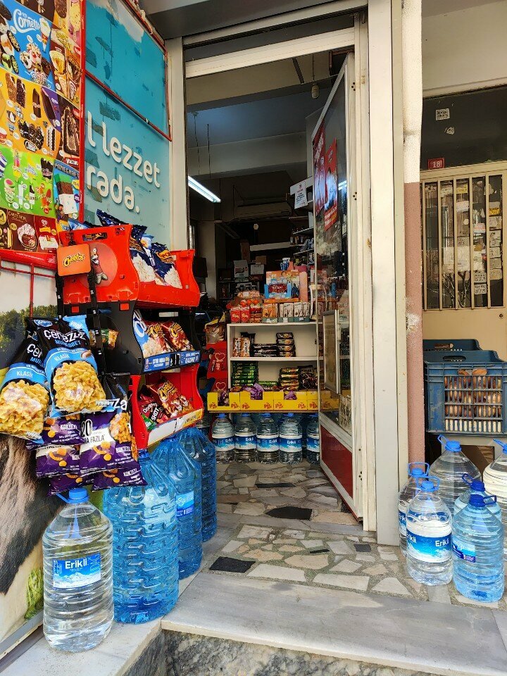 Mini-market Şahinler Gıda Pazarı, İstanbul, foto