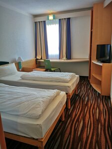 Plaza Inn Ludwigsfelde Berlin Süd (Brandenburg, Teltow-Fläming, Kastanienweg, 4), otel  Brandenburg'dan