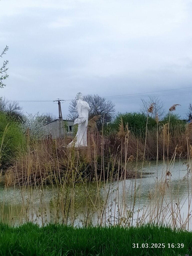 Park, sokak heykeli Колхозница, Krasnodarski krayı, foto
