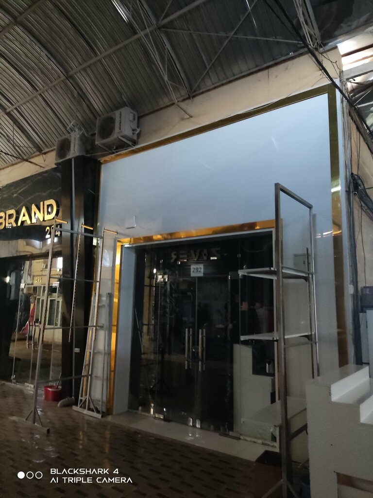 Giyim pazarı Urganch Buyim Bazaar, Ürgenç, foto