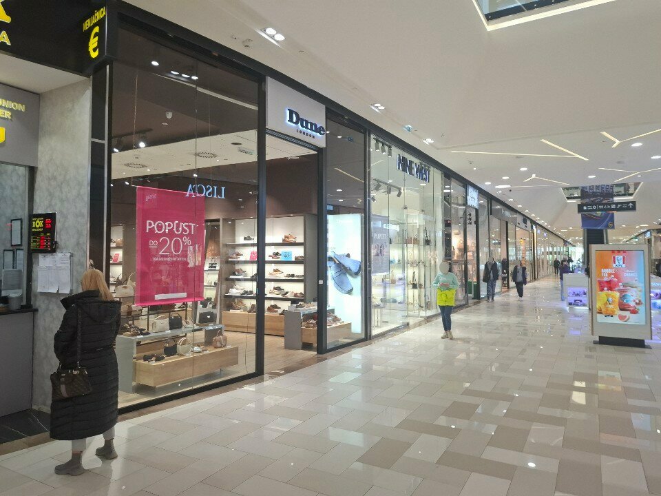 Ayakkabı mağazaları Dune London, Novi Sad, foto