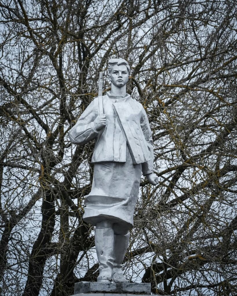 Anıt, heykel З.А. Космодемьянская, Rybinsk, foto