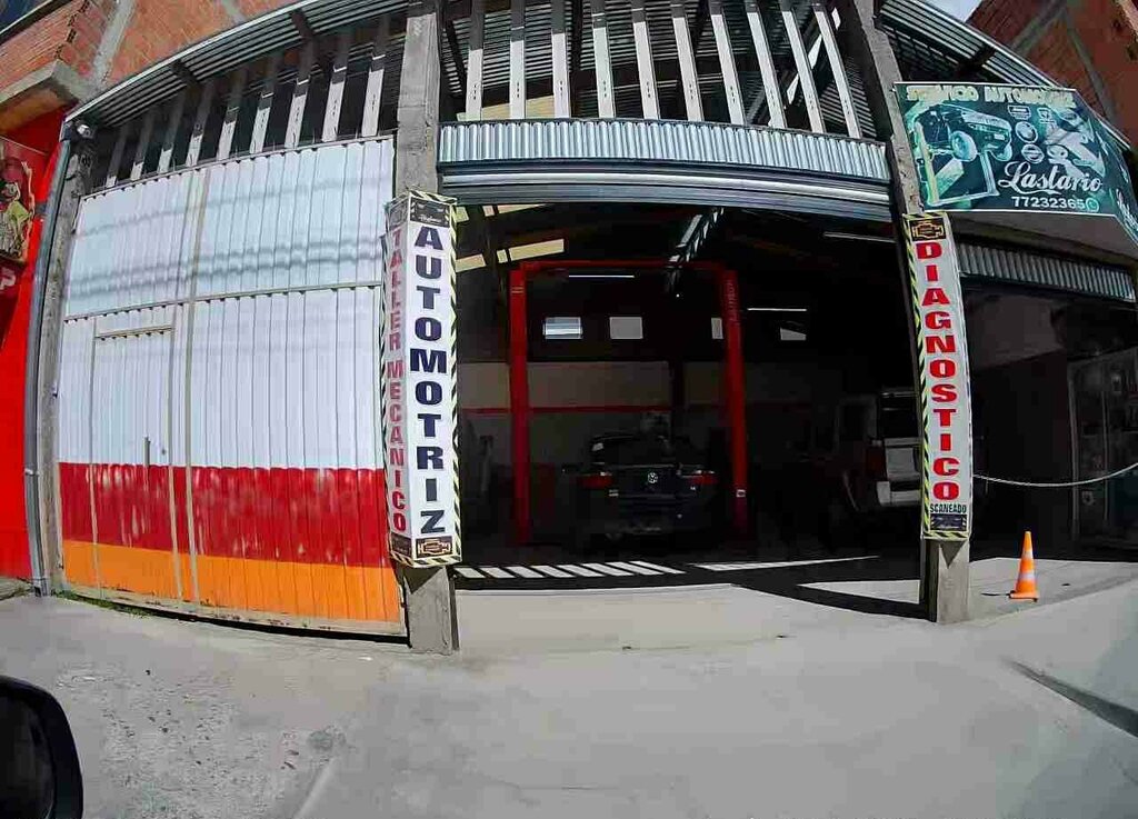 Oto döşeme Lastario-servicio Automotriz, El Alto, foto
