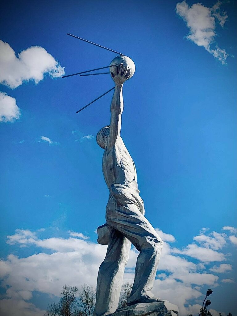 Anıt, heykel Памятник Покорителю космоса, Angarsk, foto