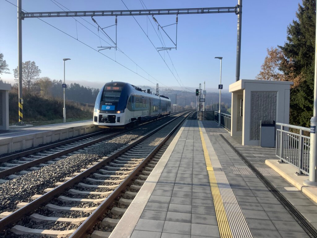 Tren istasyonu Ješetice, Orta Bohemya Bölgesi, foto