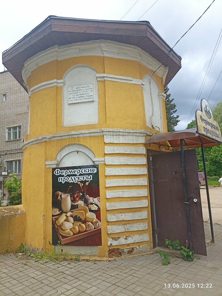 Turistik yerler Башня ограды Крестовоздвиженского кладбища, Ostashkov, foto