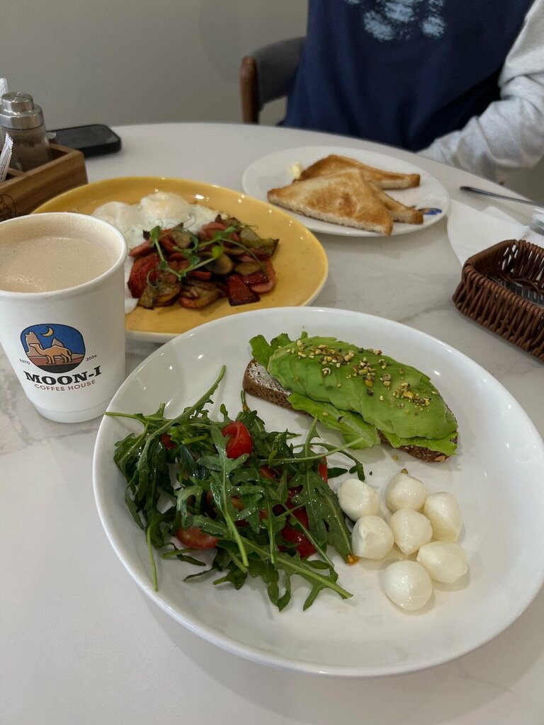 Kahve dükkanları Moon-i coffee, Janaözen, foto