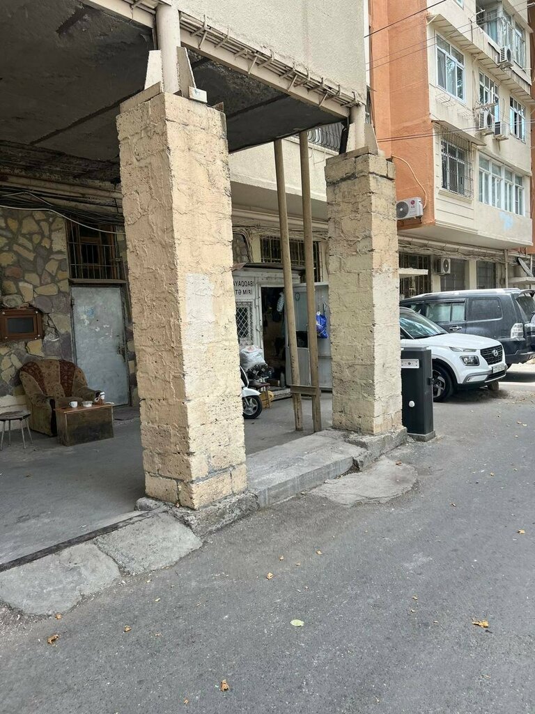 Ayakkabı tamiri Ayaqqabı Təmiri, Bakü, foto