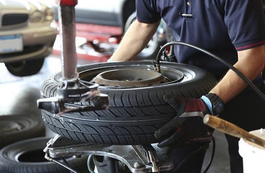 Express yağ değişim noktası Pneuservis a autoservis Jaroškov, Güney Bohemya Bölgesi, foto
