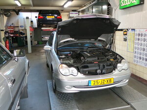 Peter Garagebedrijf (Gerestraat No:2), otomobil servisi  Leiden'den