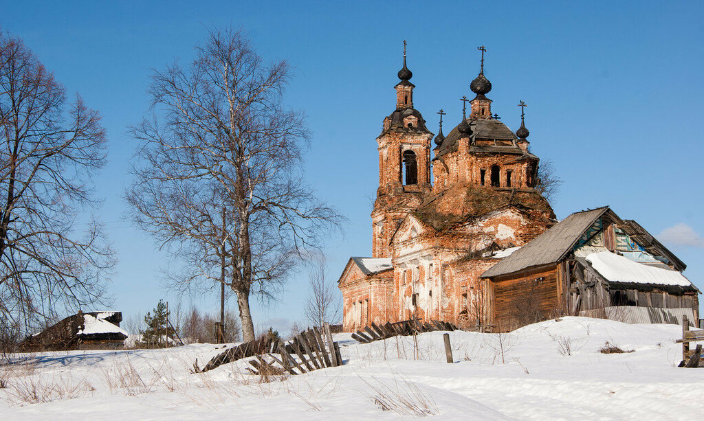 Ortodoks kiliseleri Tserkov Nikolaya Chudotvortsa V Kholmu, Kostromskaya oblastı, foto