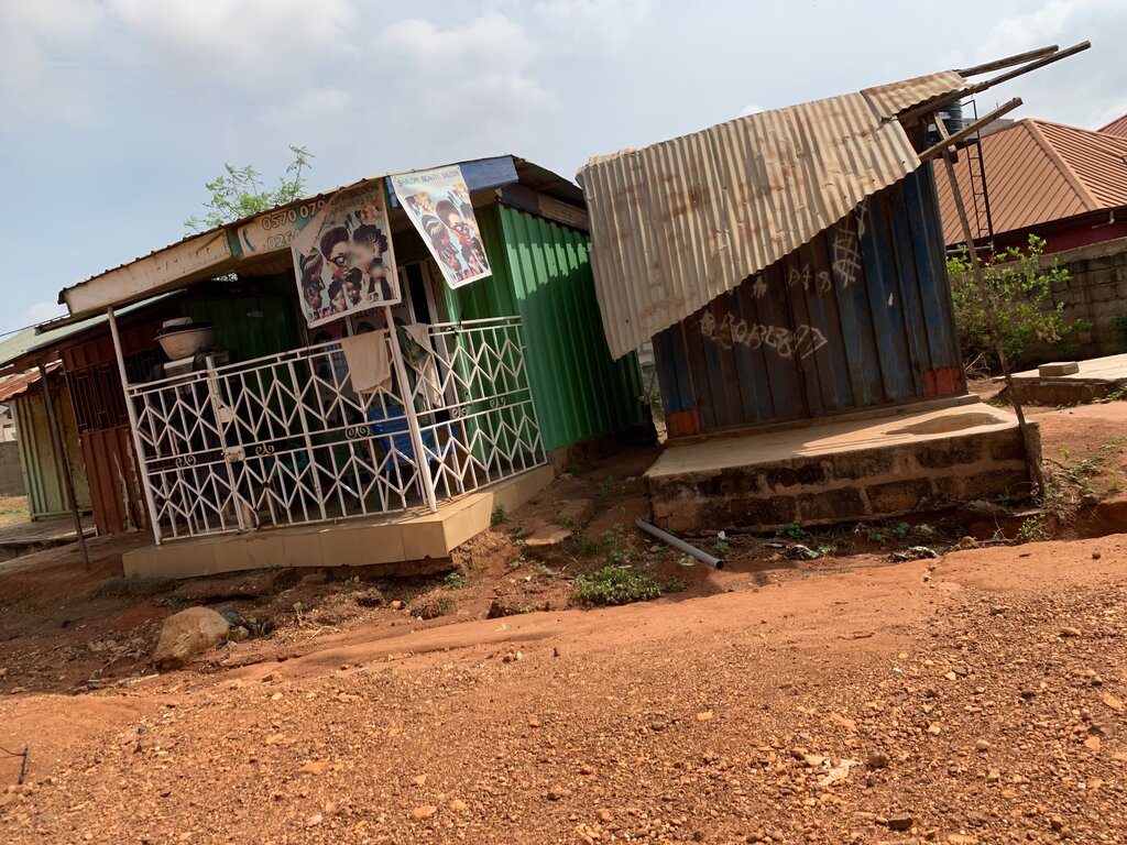 Kozmetik ve parfümeri mağazaları Nyame Ye Nyame Wigs and Cosmetics, Dünya, foto