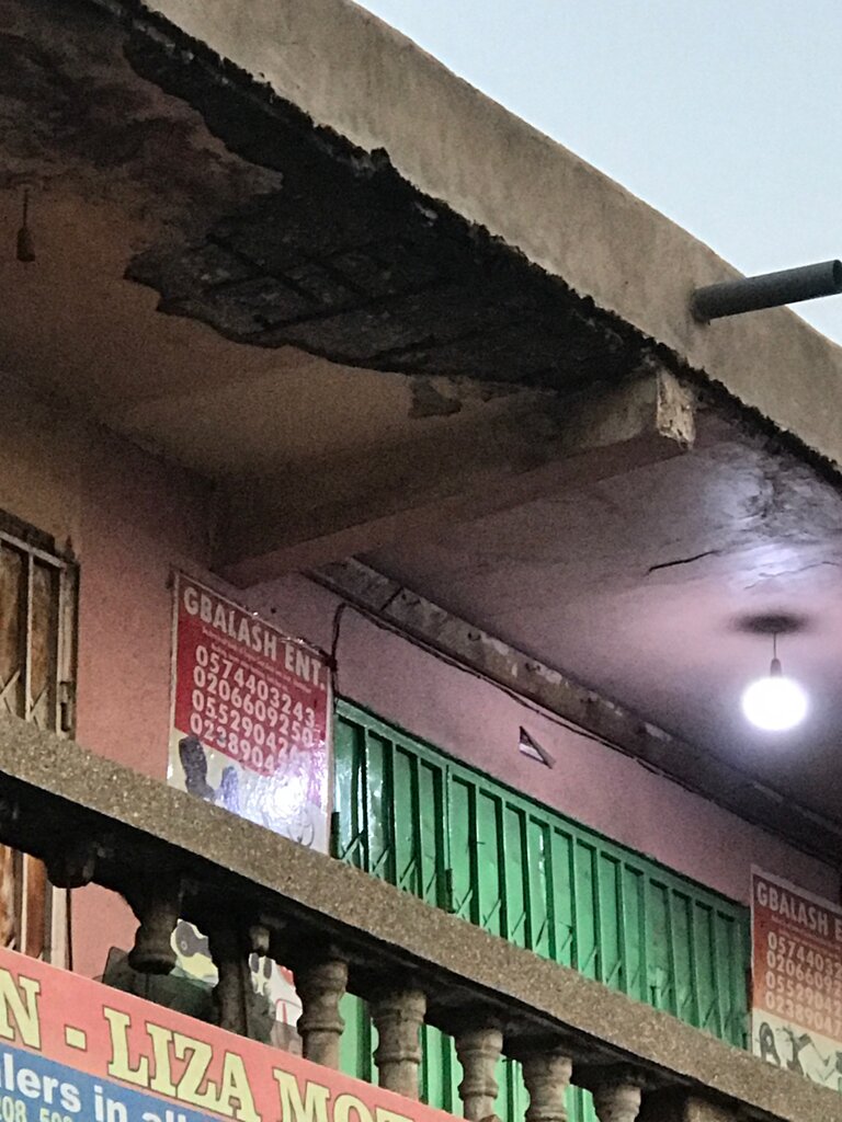 Otomobil yedek parçaları Gbalash Enterprise, Akra, foto
