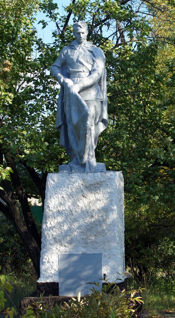 Anıt, heykel Братская могила советских воинов, Vakhrusheve, foto