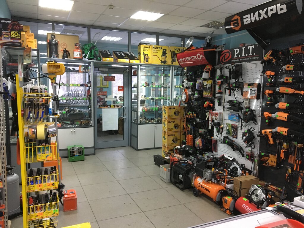 Elektrik ve benzinle çalışan aletler Ural-M, Mariinsk, foto
