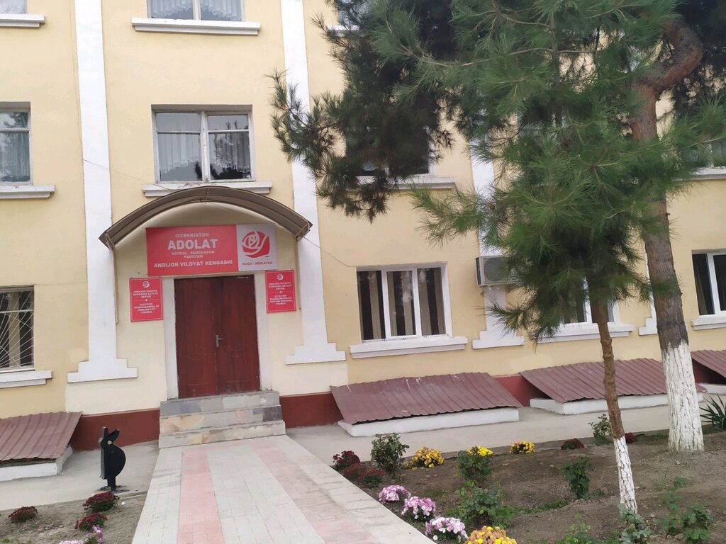 Kariyer merkezi Regional Election Headquarters of the Adolat Democratic Party, Andican, foto