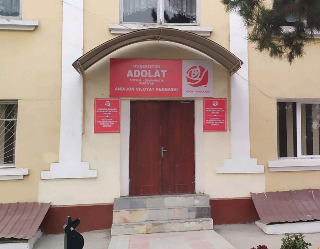 Kariyer merkezi Regional Election Headquarters of the Adolat Democratic Party, Andican, foto