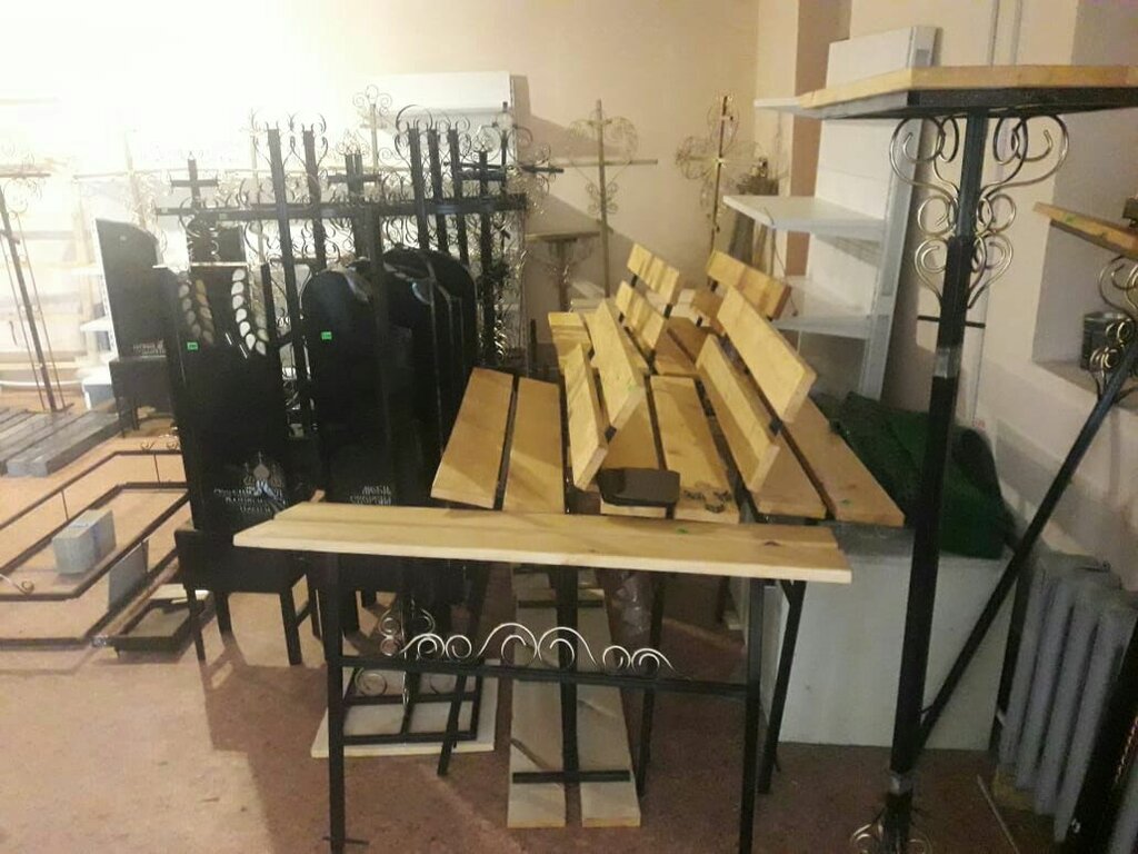 Heykel ve mezarlık taşı üreticileri Skorb, Sverdlovskaya oblastı, foto