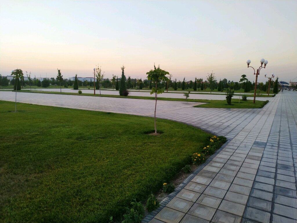 Otoparklar Car park, Fergana, foto