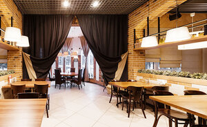 Tomato (Oktyabrskaya ulitsa No:6), restoran  Uzlovaya'dan