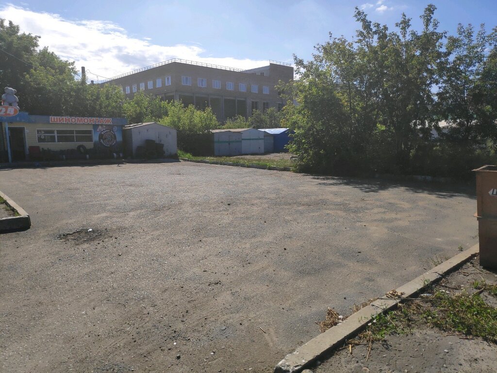 Otoparklar Parking lot, Omsk, foto