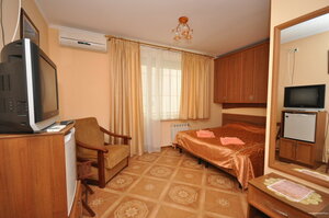 Gostevoy dom Rus (Набережная улица No:7/61, село Песчаное), otel  Kırım Cumhuriyeti'nden