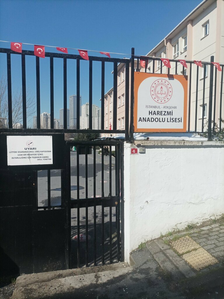 Lise Harezmi Anadolu Lisesi, İstanbul, foto