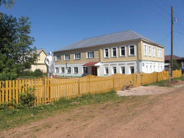 Ortaokul Nizhne-Lypskaya Osnovnaya Obshcheobrazovatelnaya shkola, Permski krayı, foto