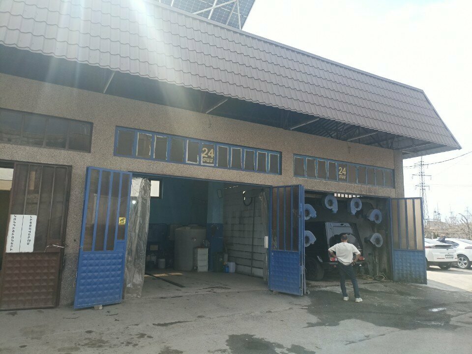 Oto yıkama Instawash, Erivan, foto