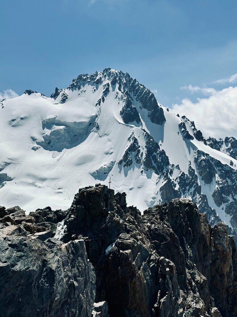 Dağ zirvesi Пик Байчечекей 4515 метров, Çuy ili, foto