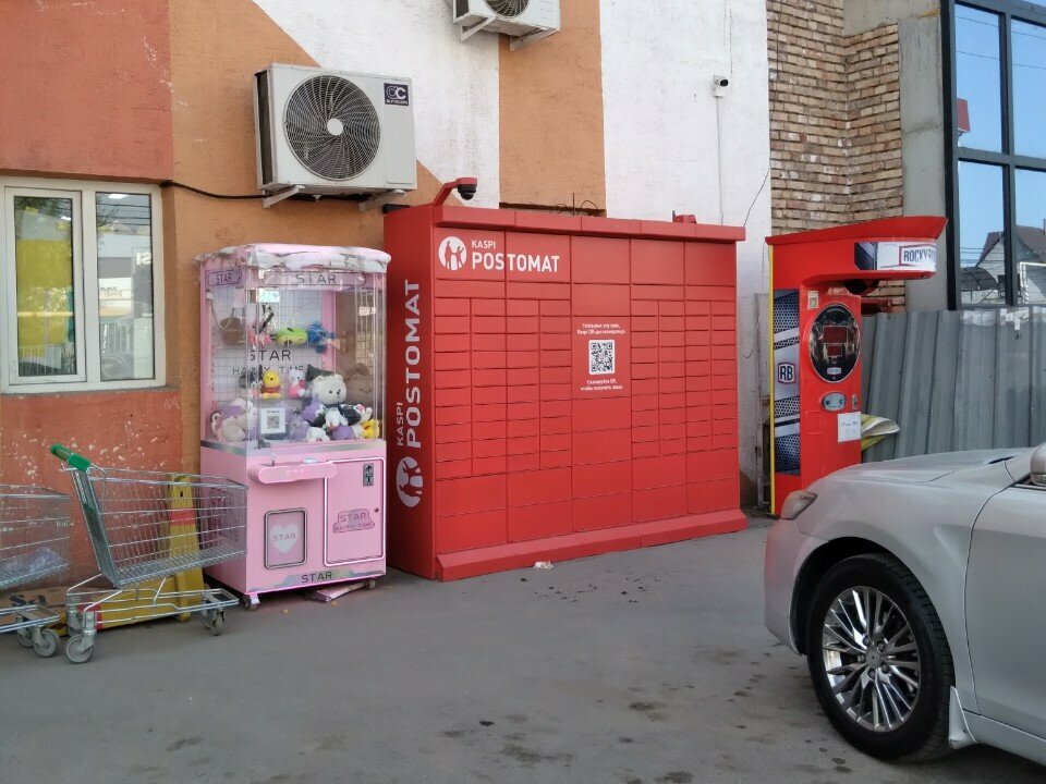 Parsel otomatı Kaspi Postomat, Almatı, foto