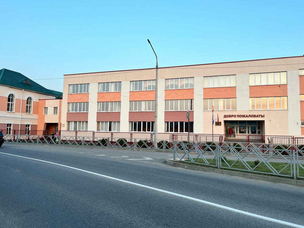 Ortaokul Srednyaya shkola № 1 g. Petrikova Guo, Petrykaw, foto