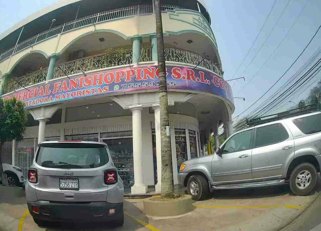 Ev temizlik ürünleri Comercial Fanishopping S. R. L, Santa‑Krus, foto