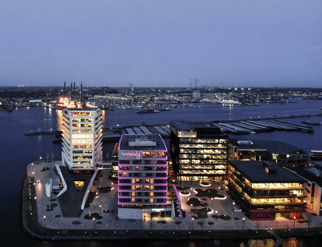Otel Moxy Amsterdam Houthavens, Amsterdam, foto