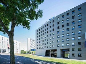 Ibis budget Basel City (Basel-Stadt, Basel, Grosspeterstrasse, 12), otel  Basel'den